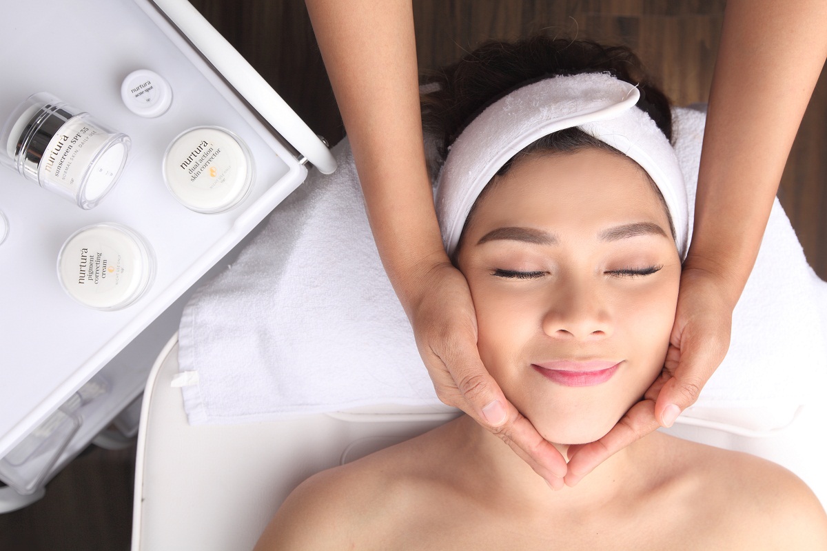 Merawat Kecantikan dengan Rutin Melakukan Facial | Smartmama