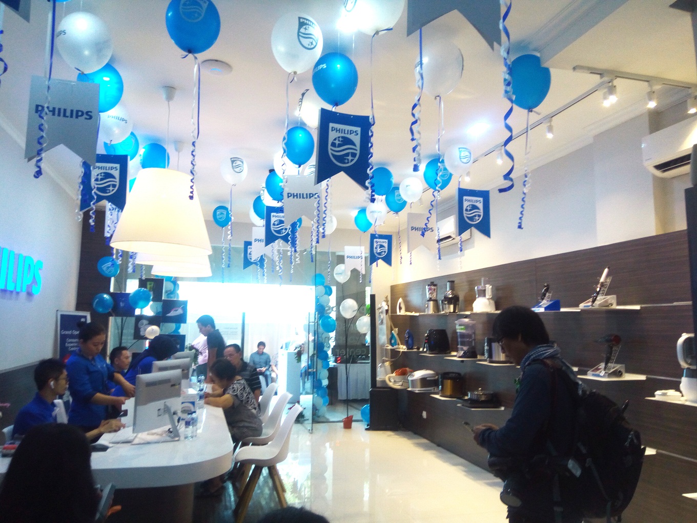Philips Resmikan Consumer Experience Center Pertama di Indonesia ...